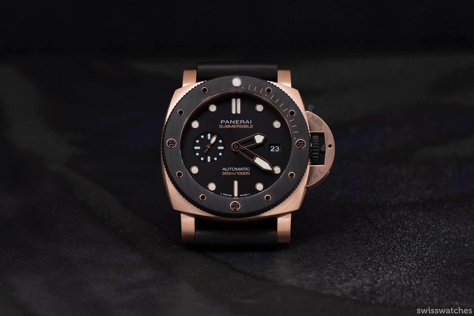 A Bold Combination: Panerai Submersible Goldtech Orocarbo – 44 mm ...